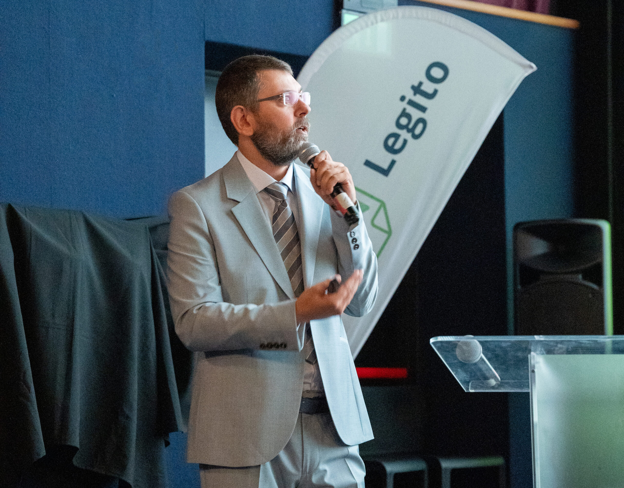 Sublinear Scaling - How Companies Scale Efficiently | Legito